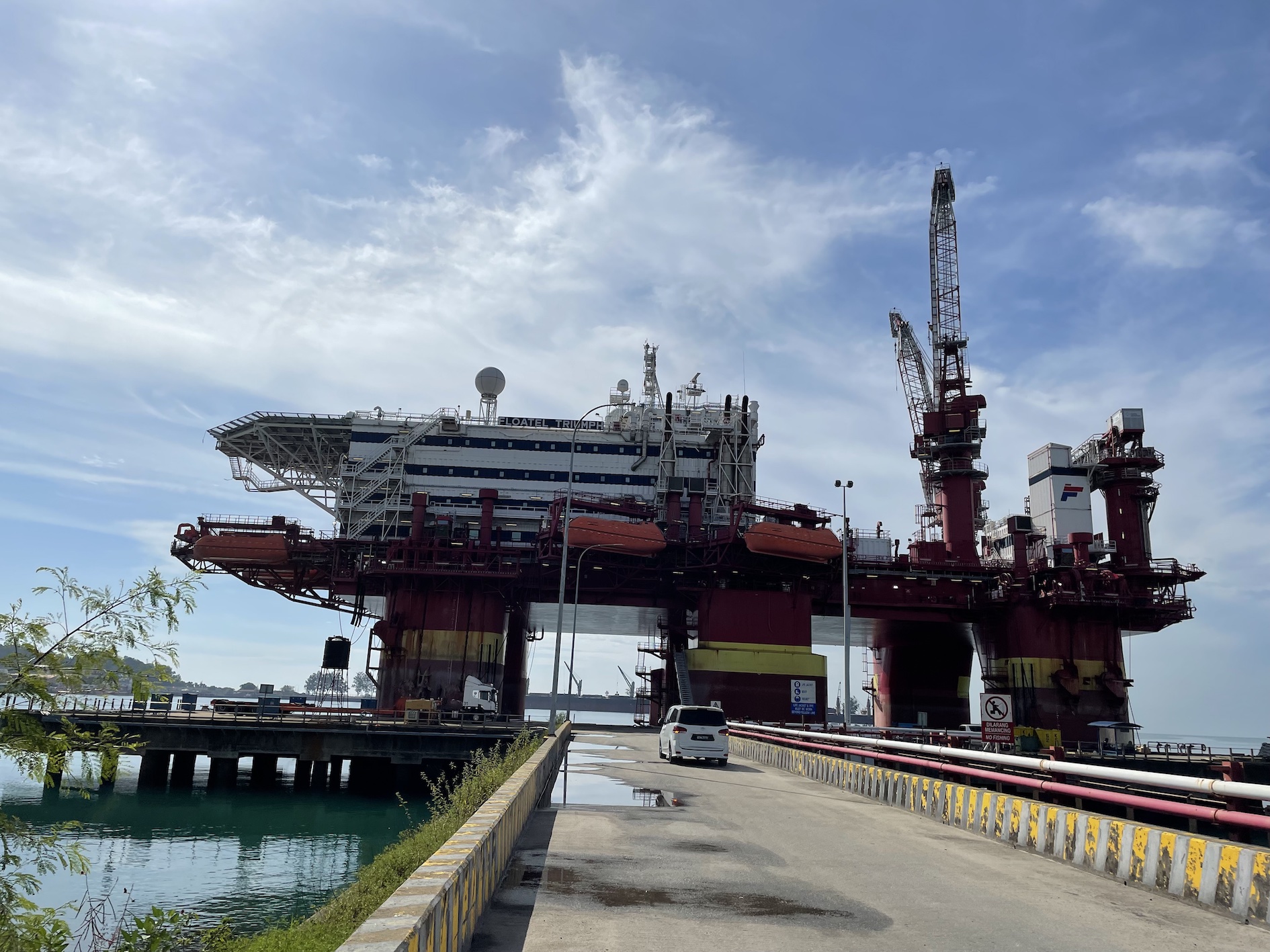 FLOATEL TRIUMPH – Safe Helidecks